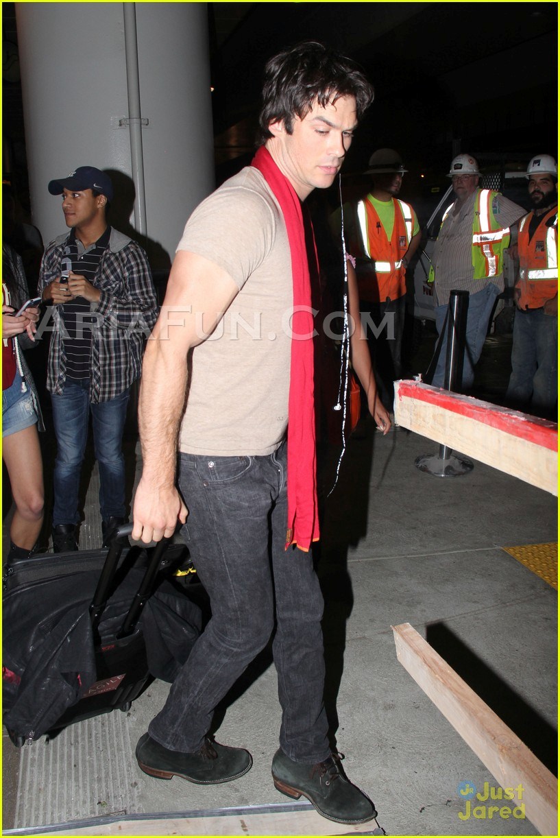 عکسهای ایان سامرهالدر در فرودگاه Lax لس آنجلس Ian Somerhalder آریا فان
